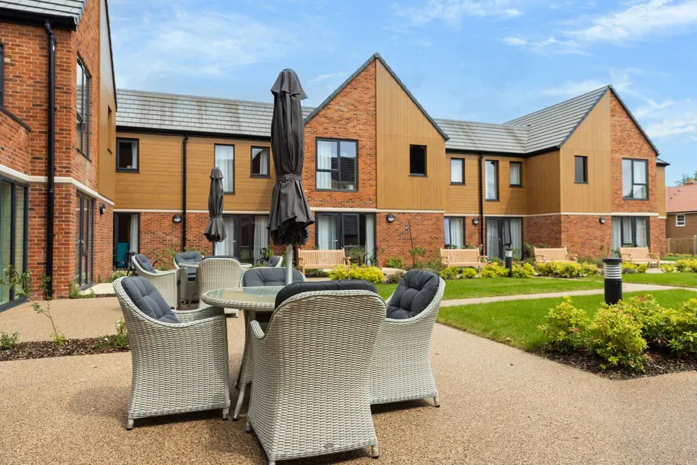 Best Care Homes With Gardens 2025 | Beautiful Green Spaces | Lottie